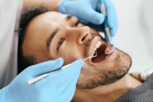 Endodontia: o que é, o que faz o especialista e como se especializar