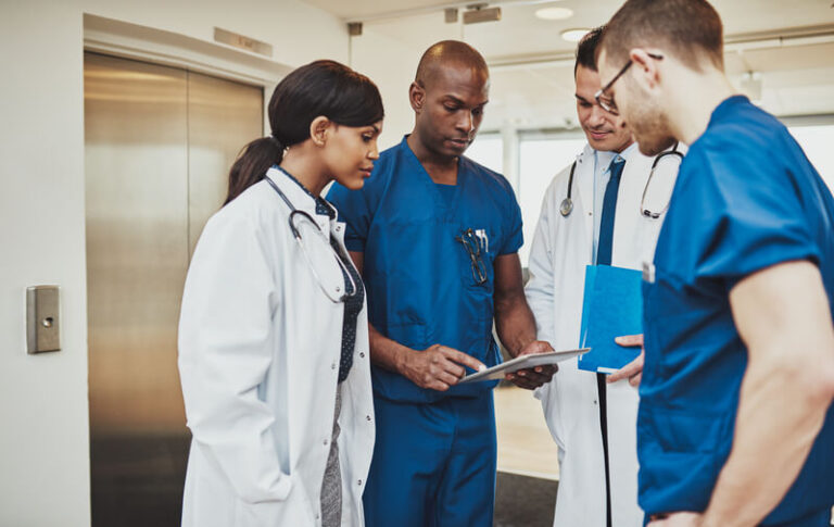 Equipe multiprofissional de saúde: quem faz parte e como gerir