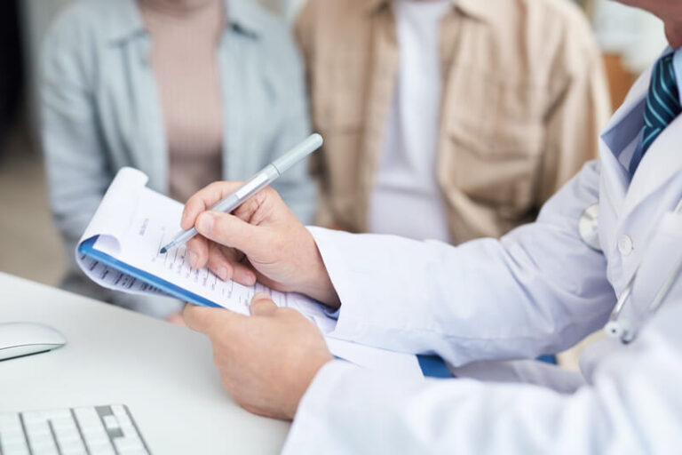 Cadastro de pacientes: como fazer e preencher a ficha do paciente